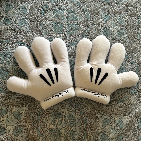 Disney | Accessories | Walt Disney World Mickey Mouse Plush Gloves ...